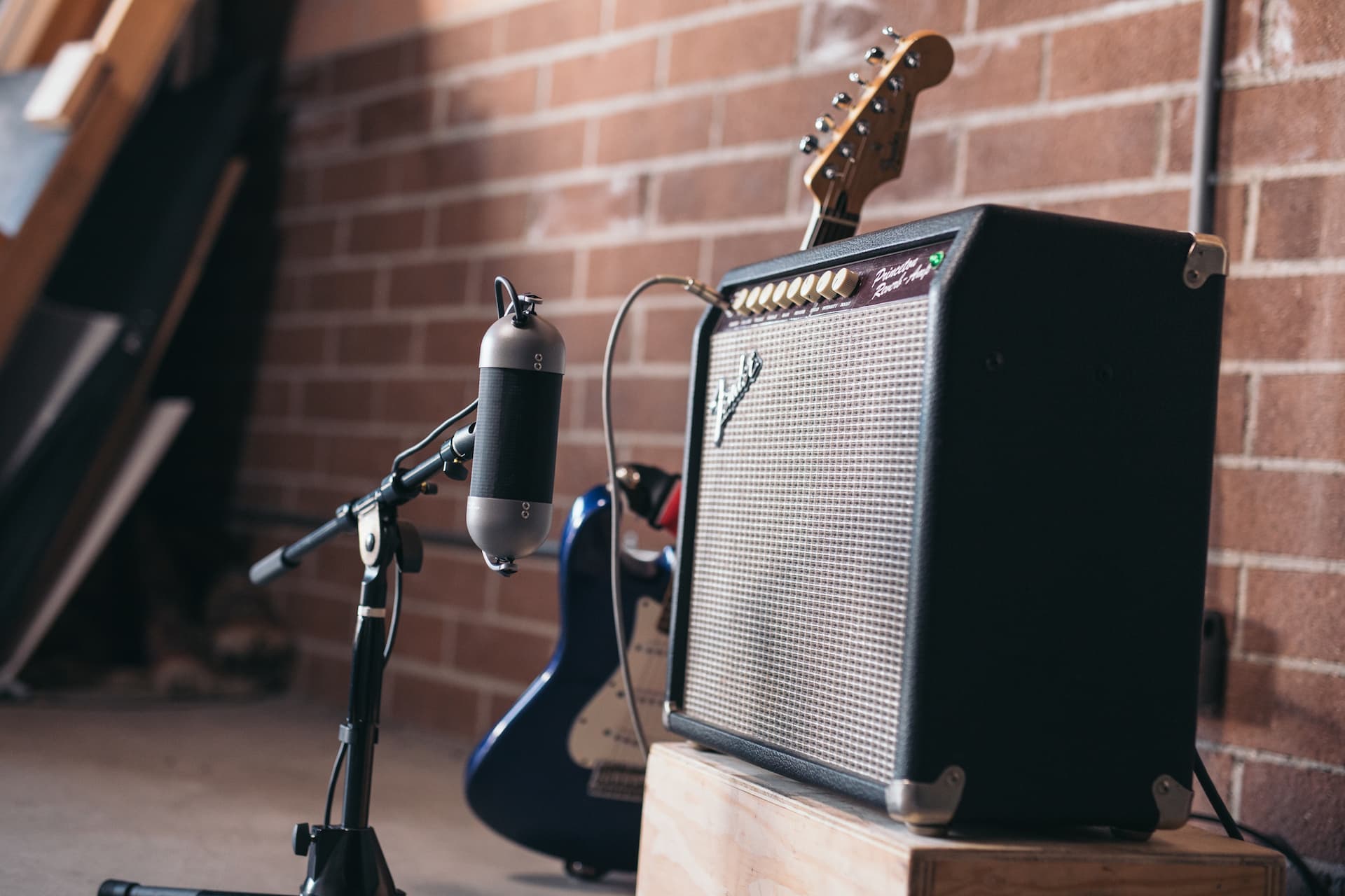 Battle of Two Near-Fields: R92 vs N22 on Guitars Amps | AEA Ribbon Mics ...